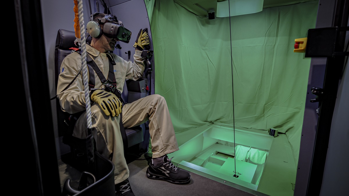 Hoist operators and pilots: communication is key | Entrol Flight simulators