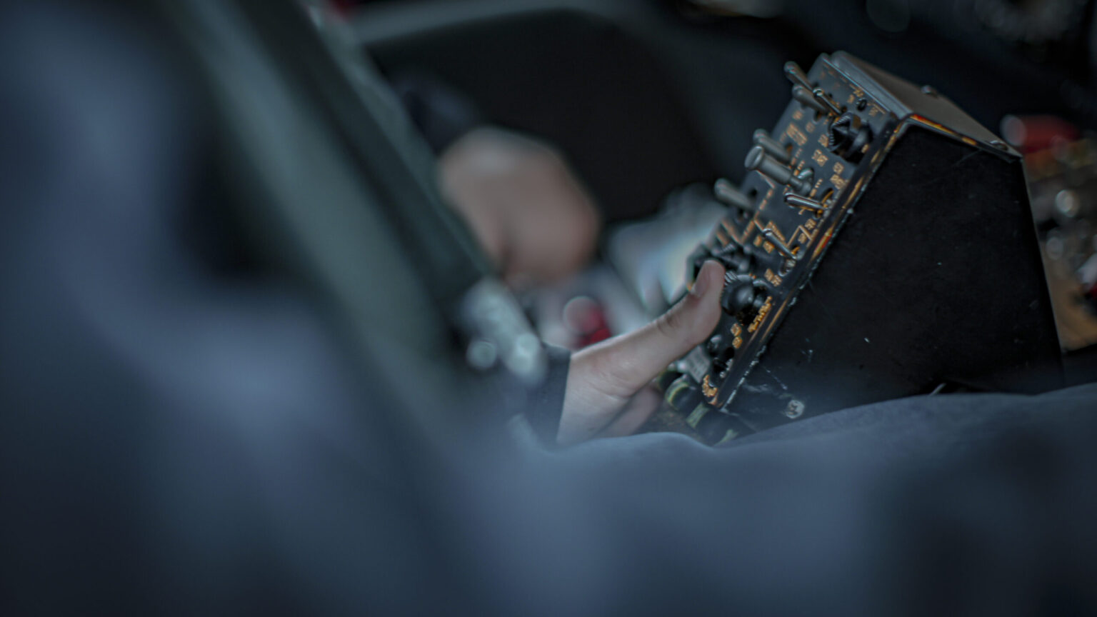 Fusing worlds: how mixed reality (MR) is revolutionizing hoist operator ...